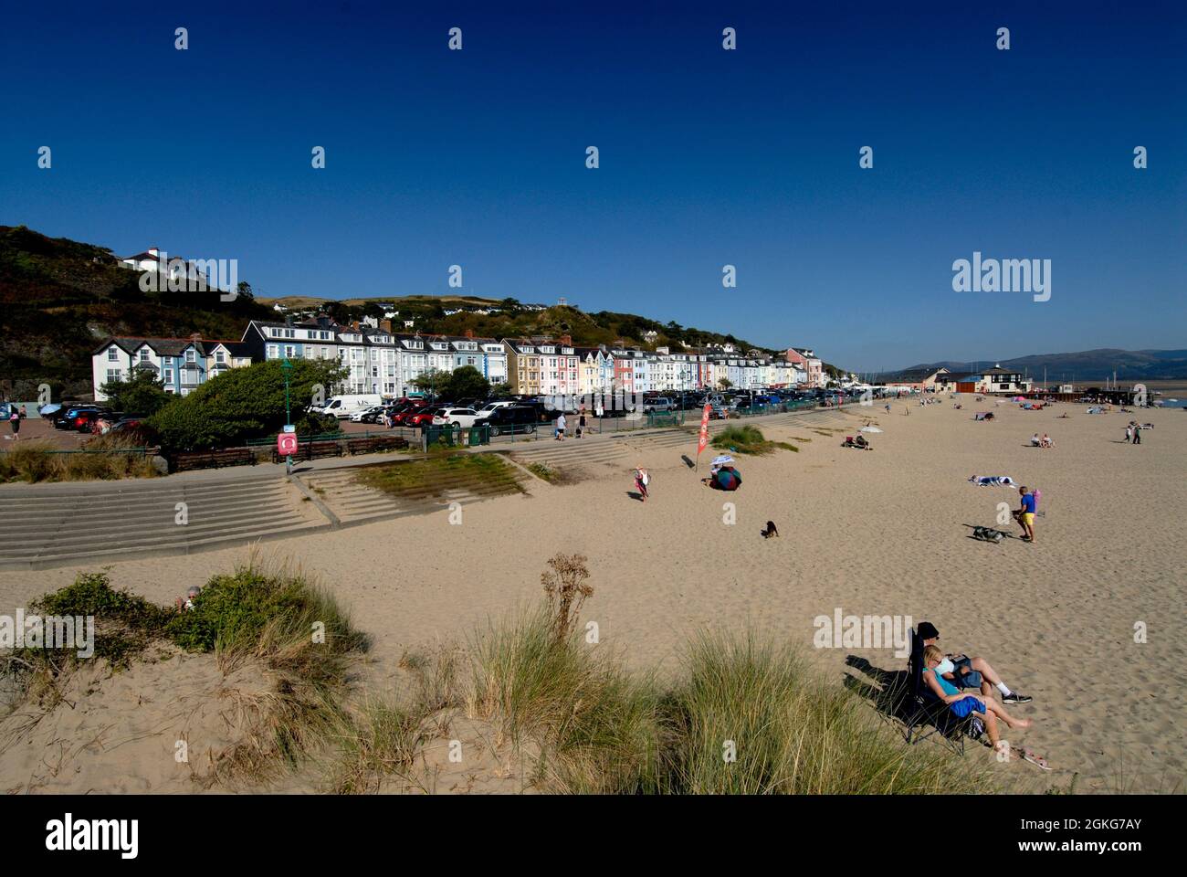 Aberdyfi (Aberdovey) beach frontage Stock Photo - Alamy