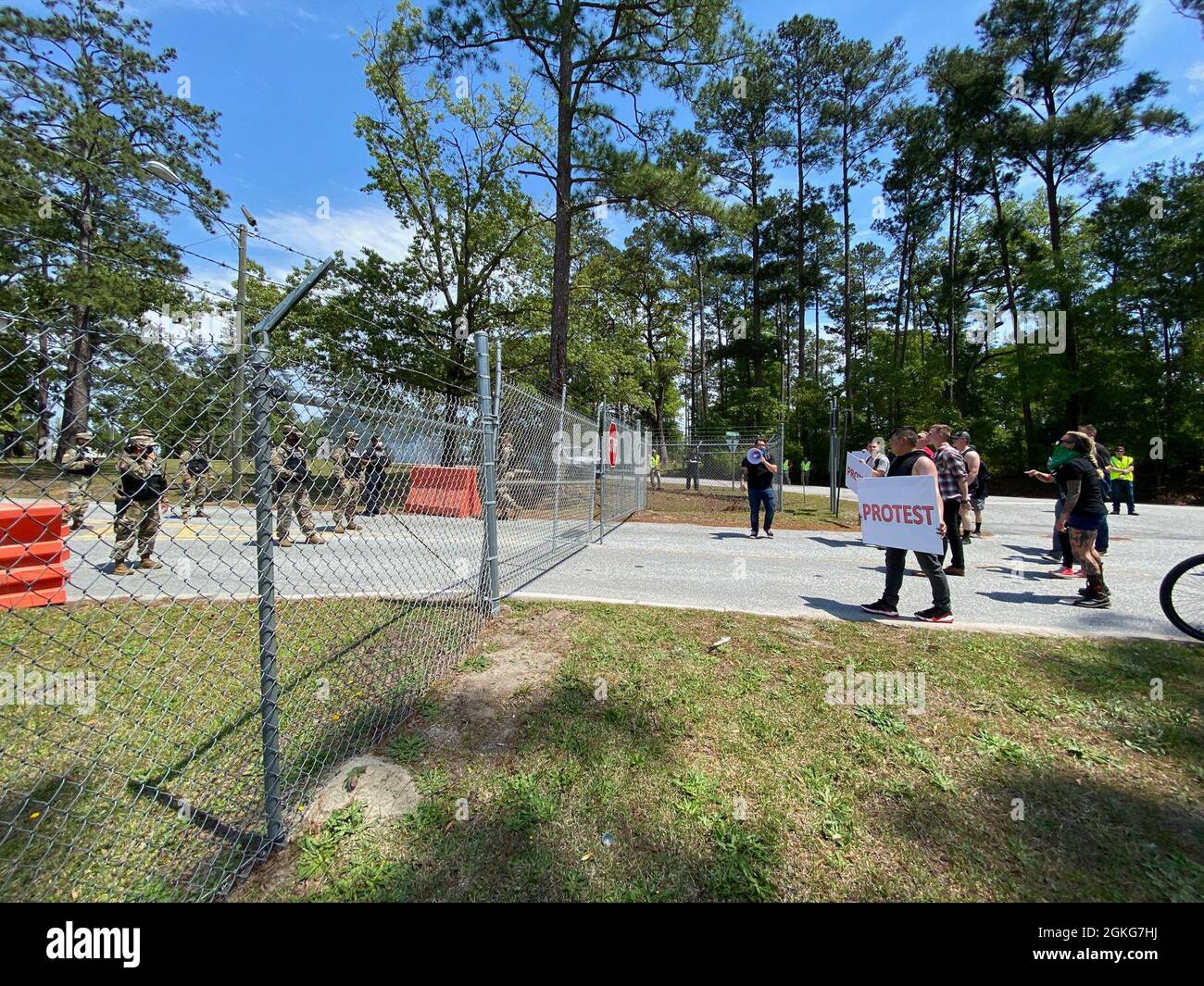 Airfield gate hi-res stock photography and images - Alamy