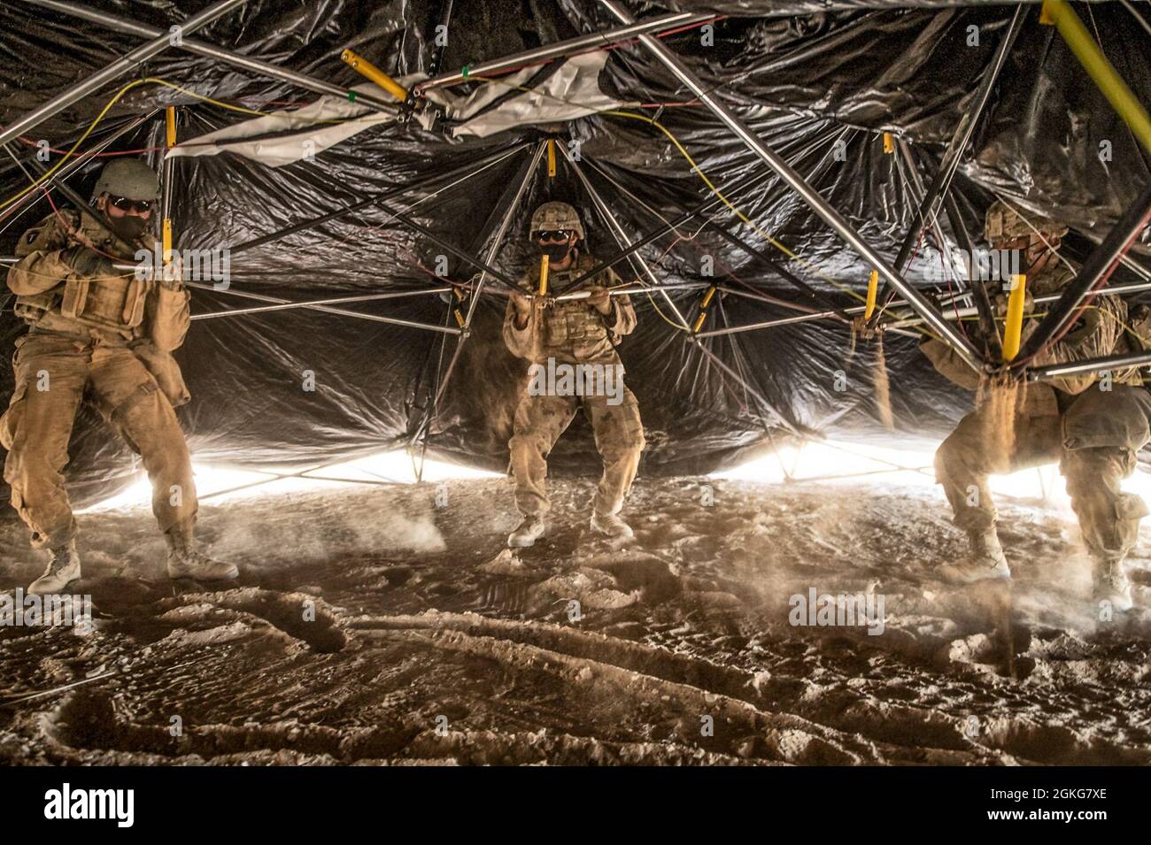 Task Force Spartan Division Tactical- Jordan Soldiers raise a section ...