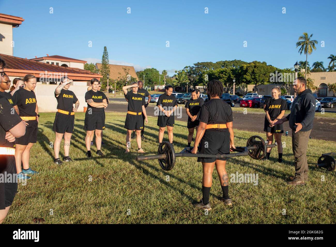 Army combat fitness test leg tuck hi-res stock photography and images ...