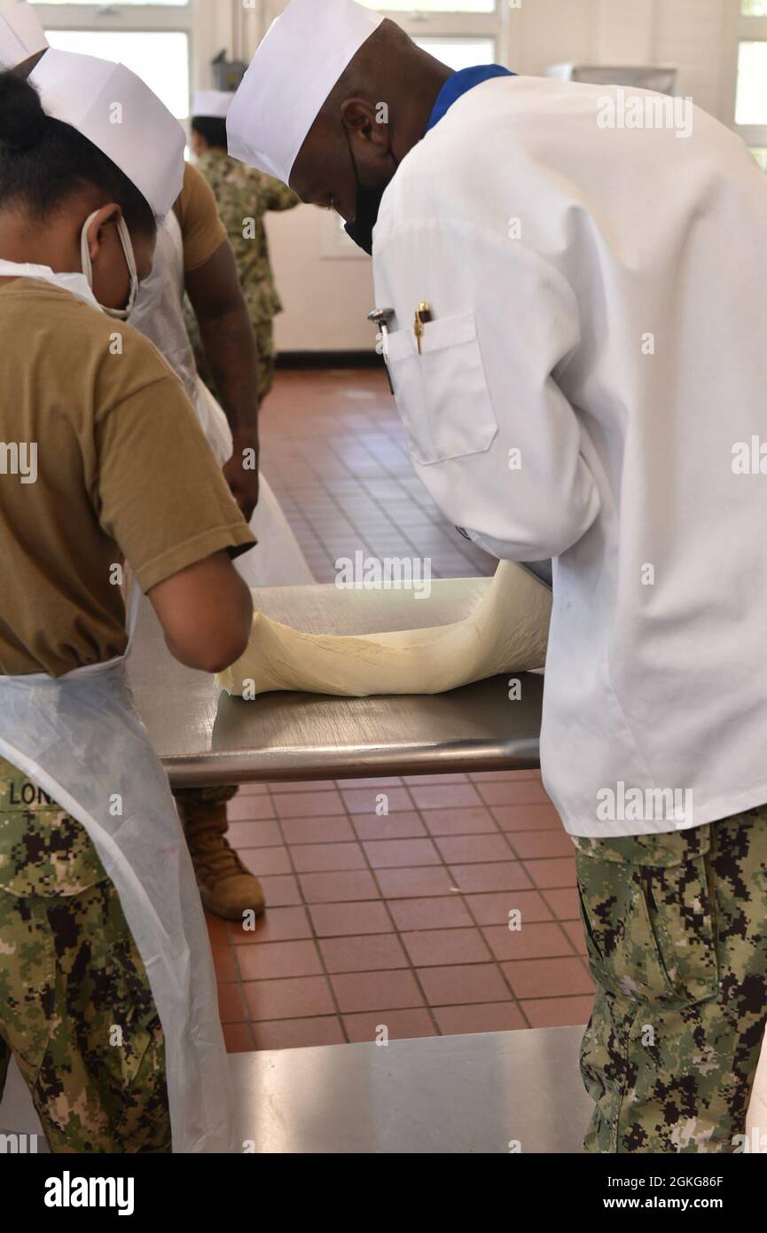 Navy food management hi-res stock photography and images - Alamy