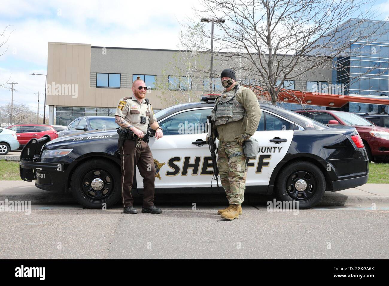 Minneapolis police officers secure hi-res stock photography and images ...