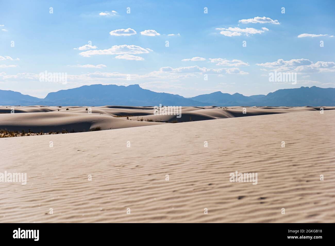 Monument curve hi-res stock photography and images - Alamy