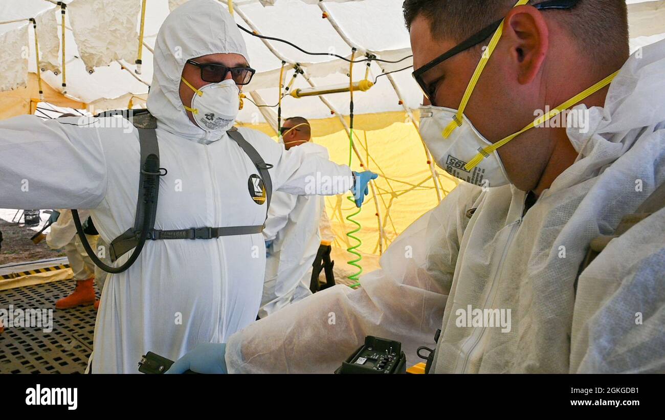 California Army National Guard soldiers with the 95th Civil Support ...