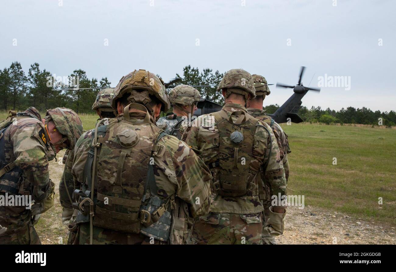 The Best Ranger Teams from the 82nd Airborne Division compete in the ...