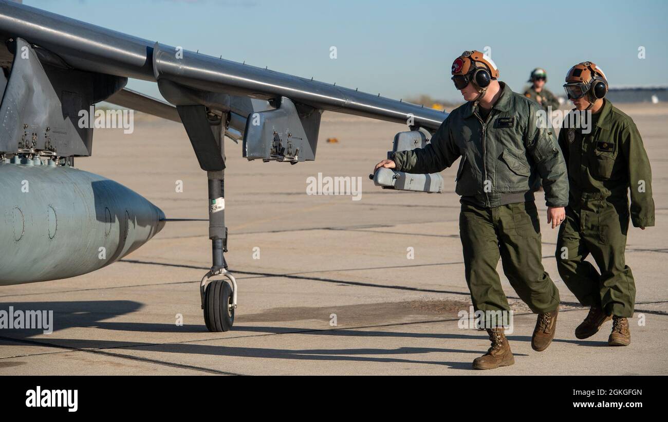 Marine Cpl. Hawes and Pfc. Byrd, plane captains with Marine Attack ...