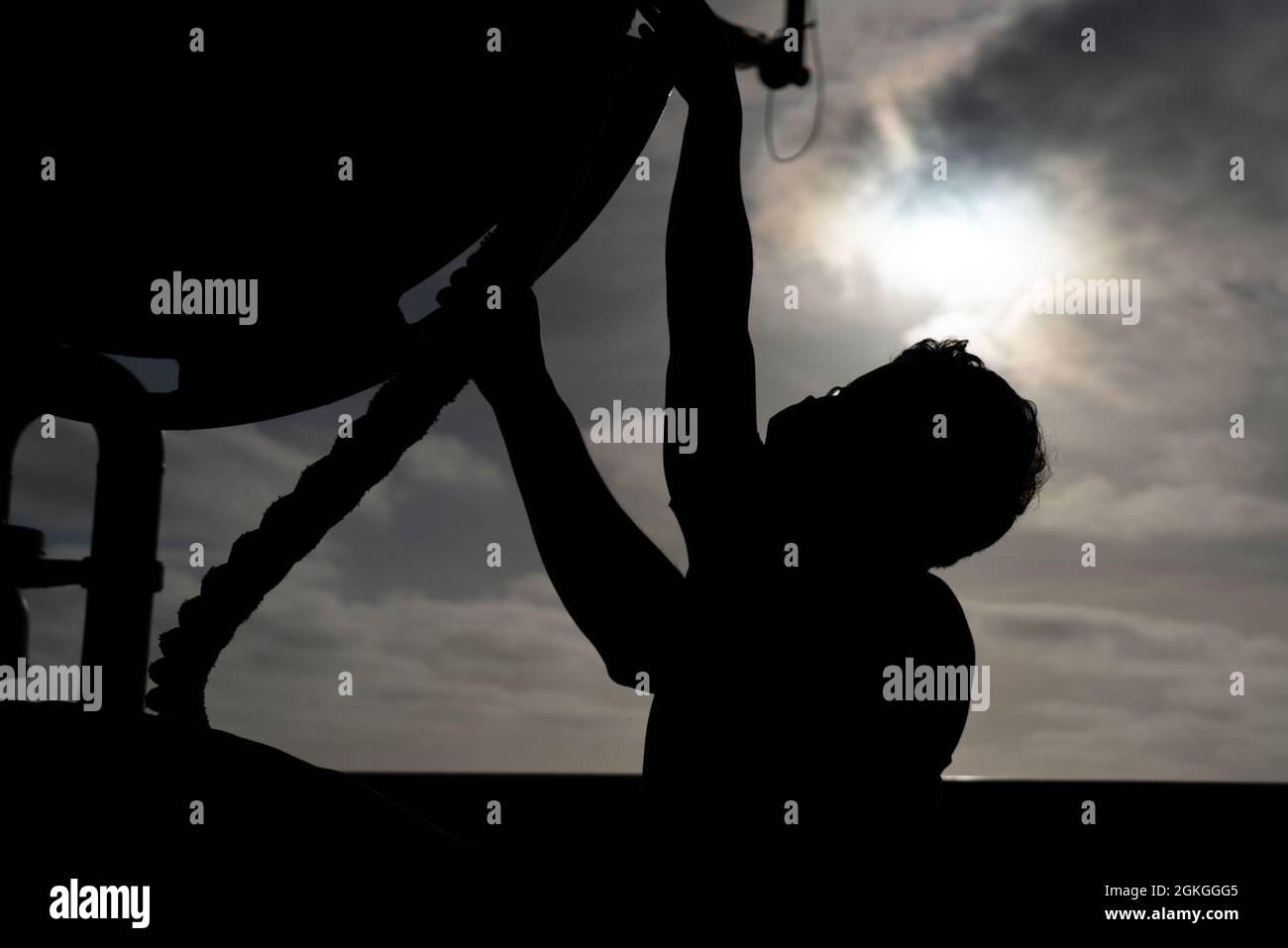 PACIFIC OCEAN (April 16, 2021) Boatswain’s Mate Seaman Alexis Mata ...