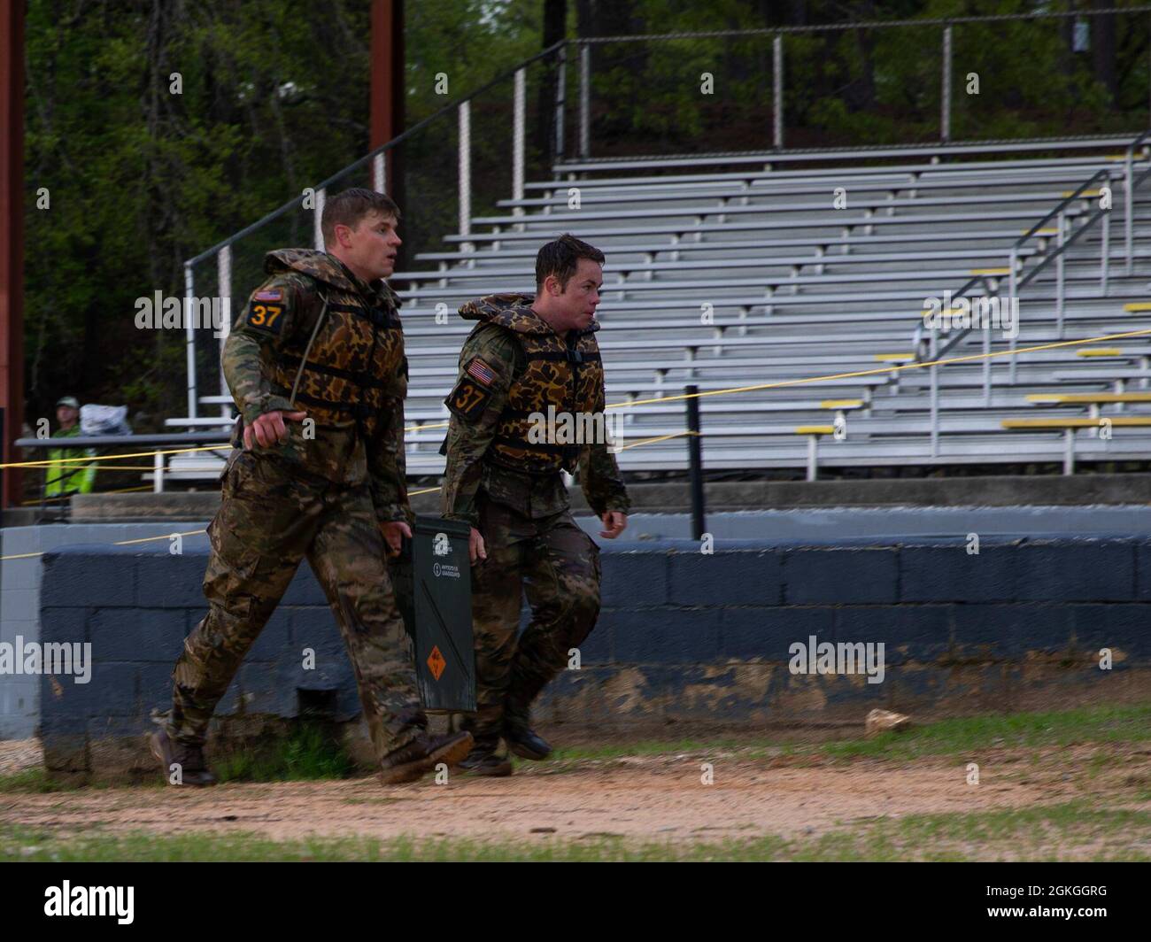 U.S. Army SSG Jordan, Dylan (left) and Sgt. Dressler, Dakotah (right ...