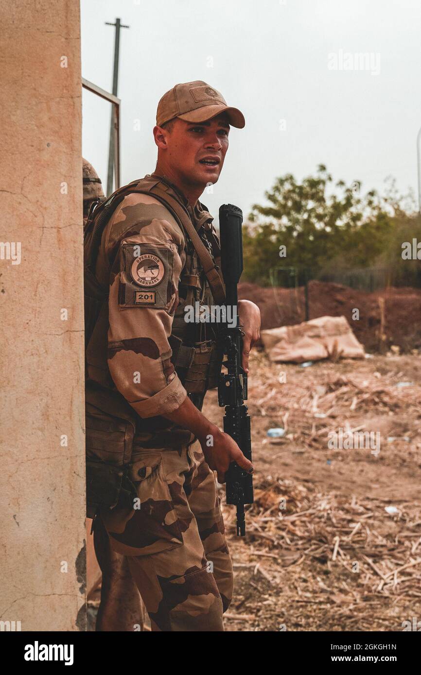 A French armed forces soldier posts security while conducting Military ...
