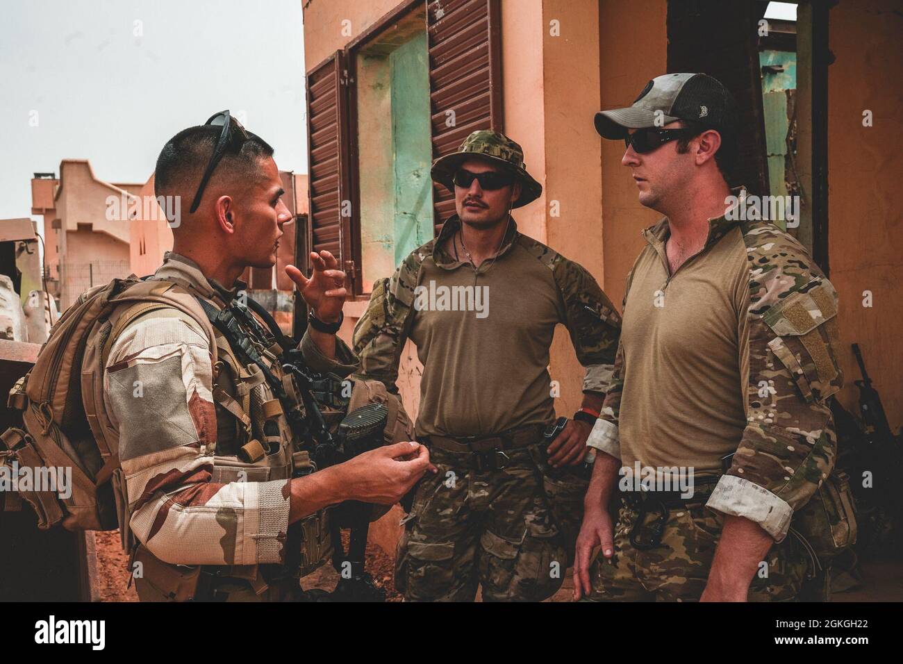U.S. Navy Sailors with Explosive Ordnance Disposal Mobile Unit 8 (EODMU ...