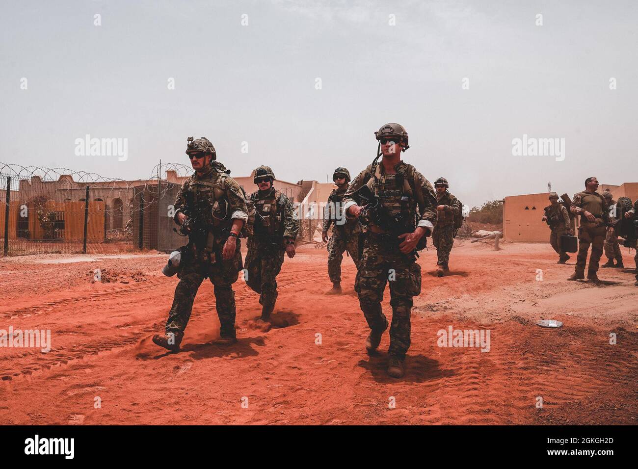 U.S. Navy Sailors with Explosive Ordnance Disposal Mobile Unit 8 (EODMU ...
