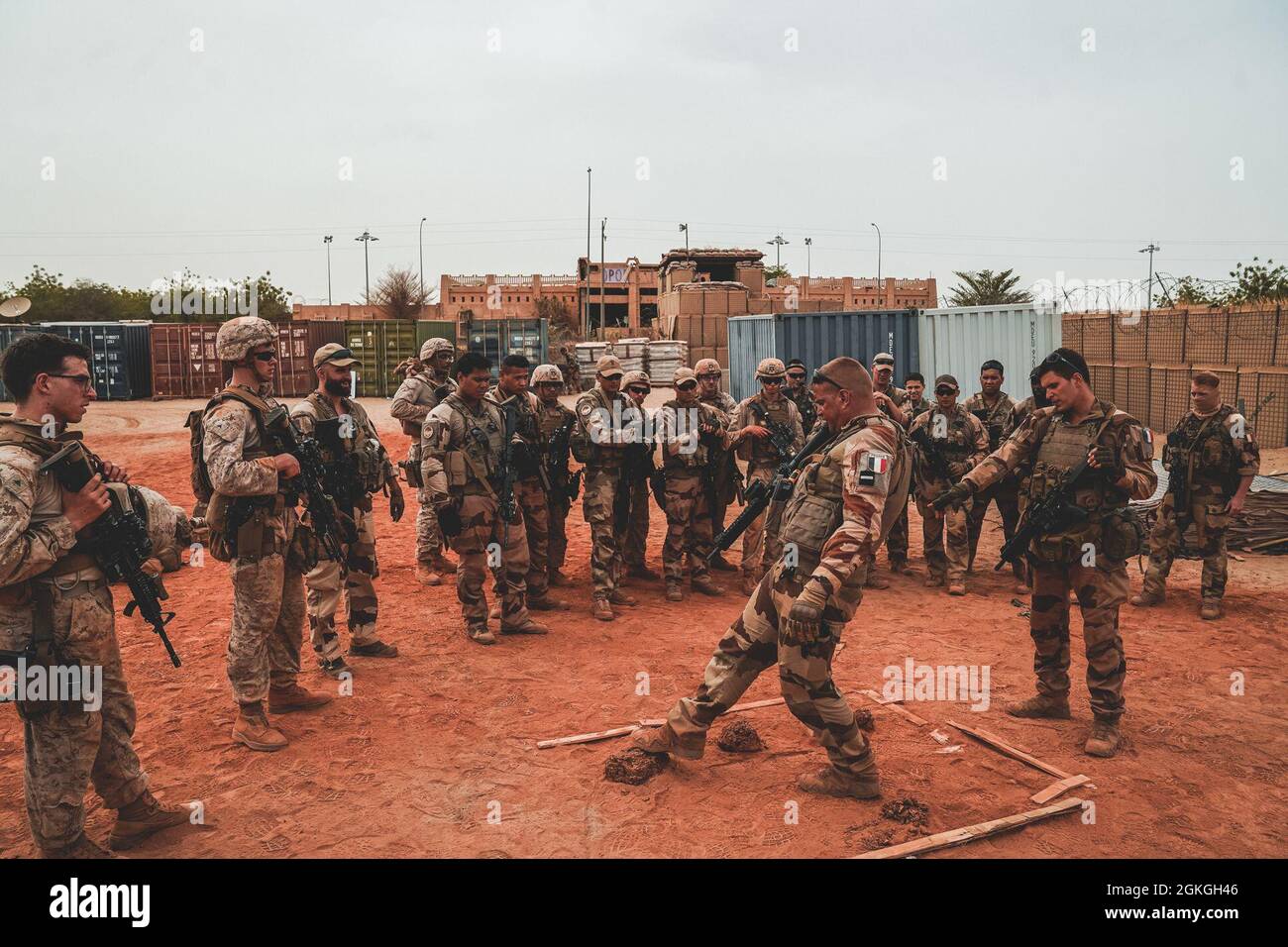 French armed forces soldiers go over the scheme of maneuver with U.S ...