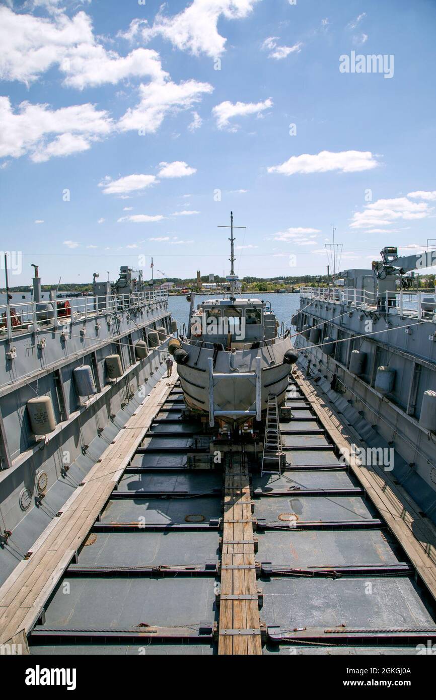 NORFOLK, Va. (April 16, 2021) A dive boat sits on the blocks of the Mid ...