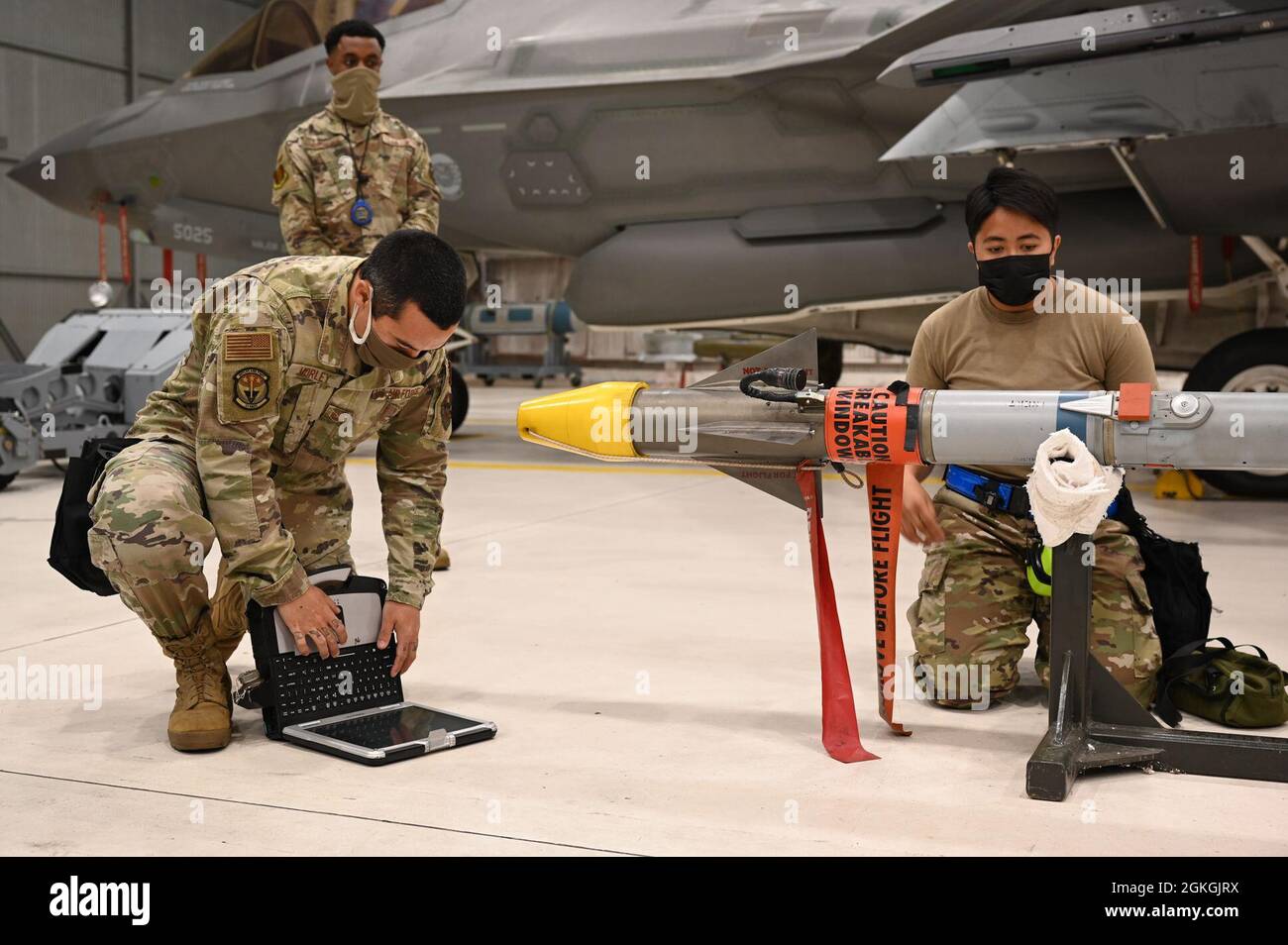 Weapons load competitions hi-res stock photography and images - Alamy
