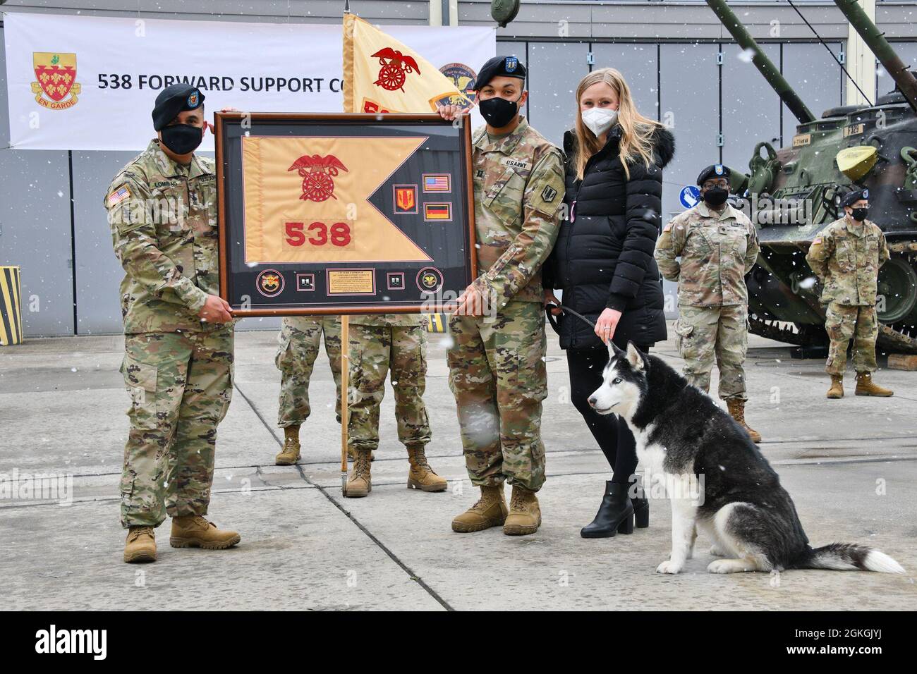 The outgoing commander of t hi-res stock photography and images - Alamy