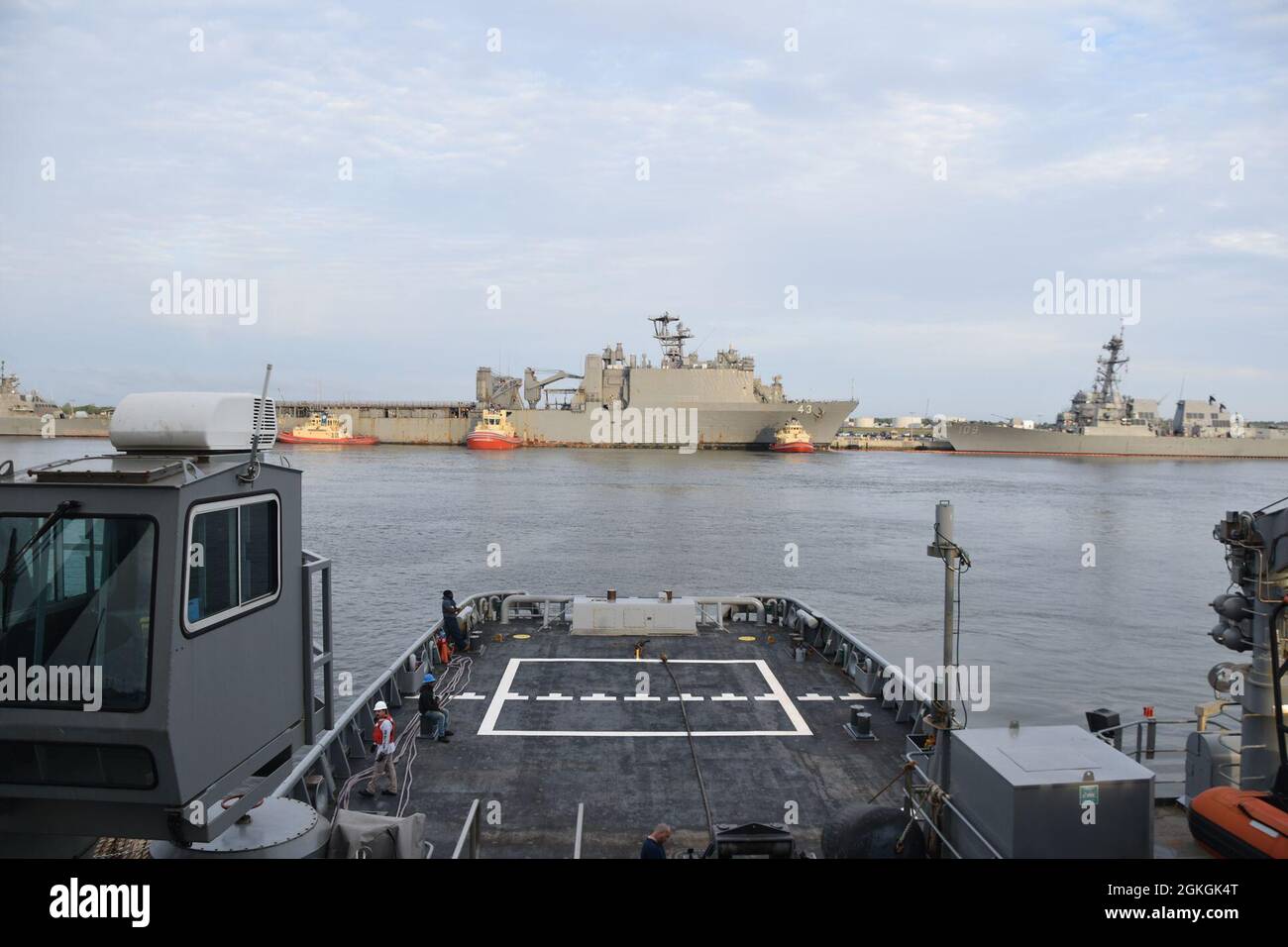 Military Sealift Command’s fleet ocean tug USNS Apache (T-ATF 172 ...