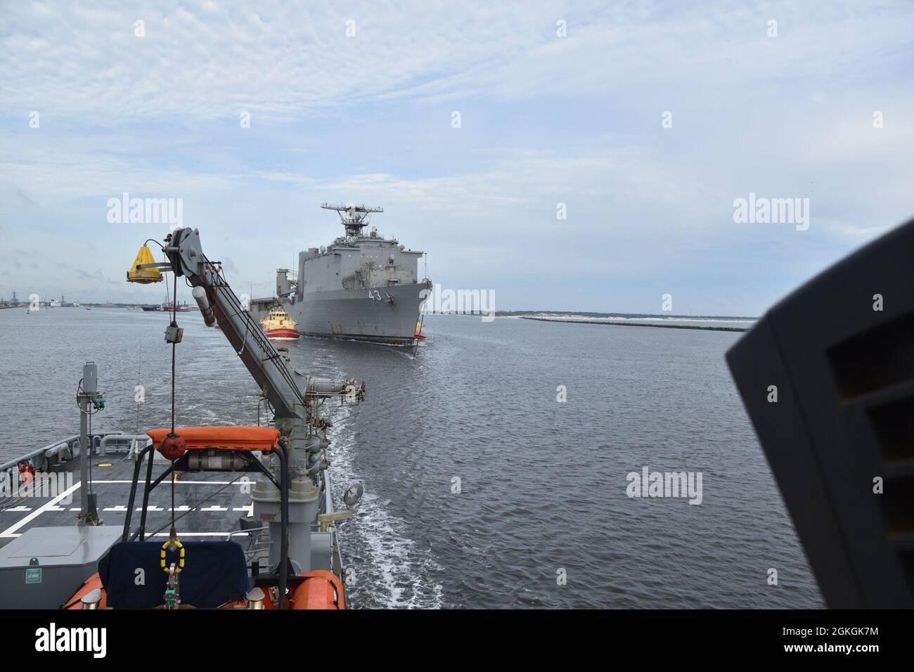 Military Sealift Command’s fleet ocean tug USNS Apache (T-ATF 172 ...