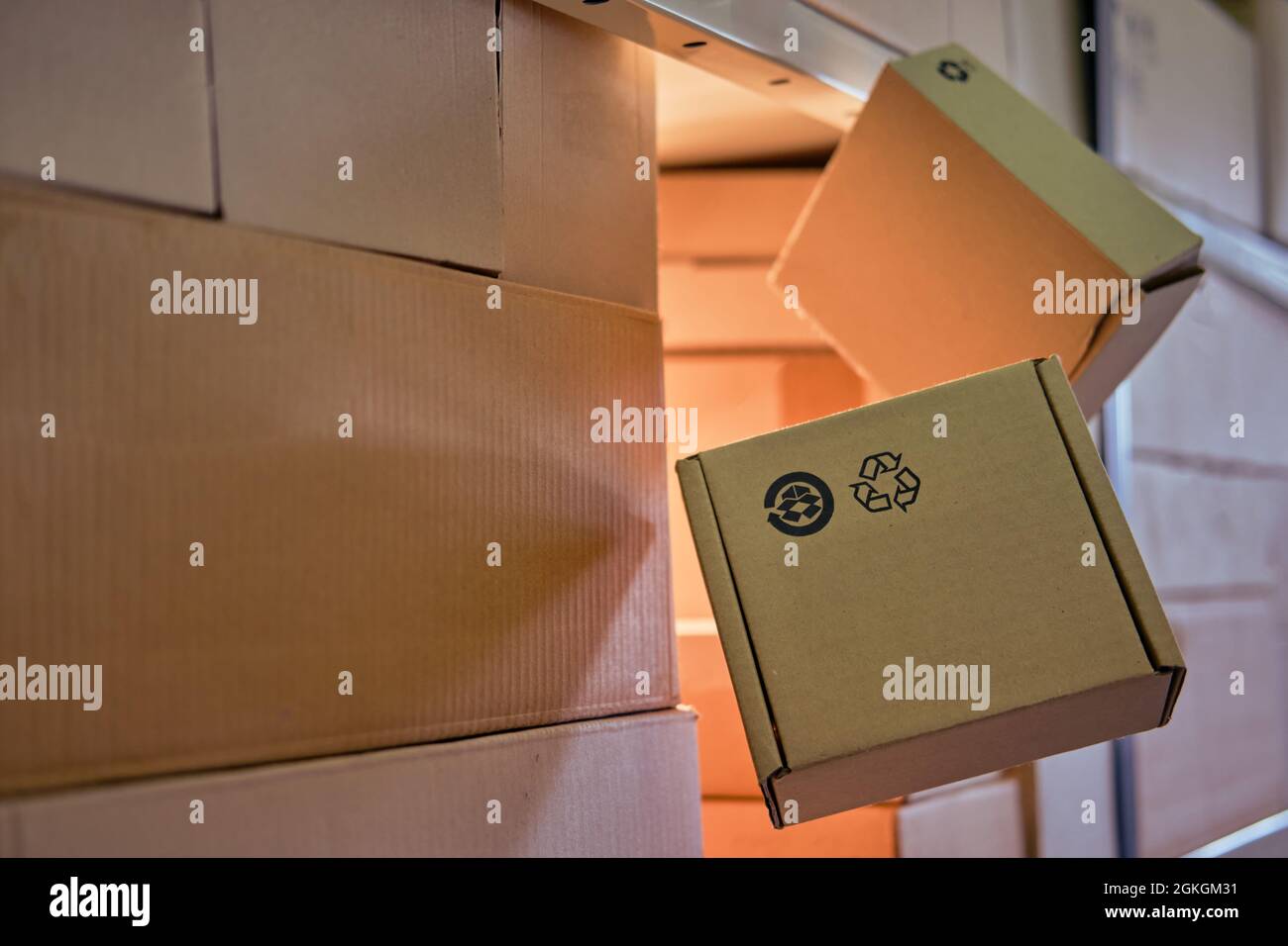 Falling and damage to packaging and goods in parcels in the warehouse ...