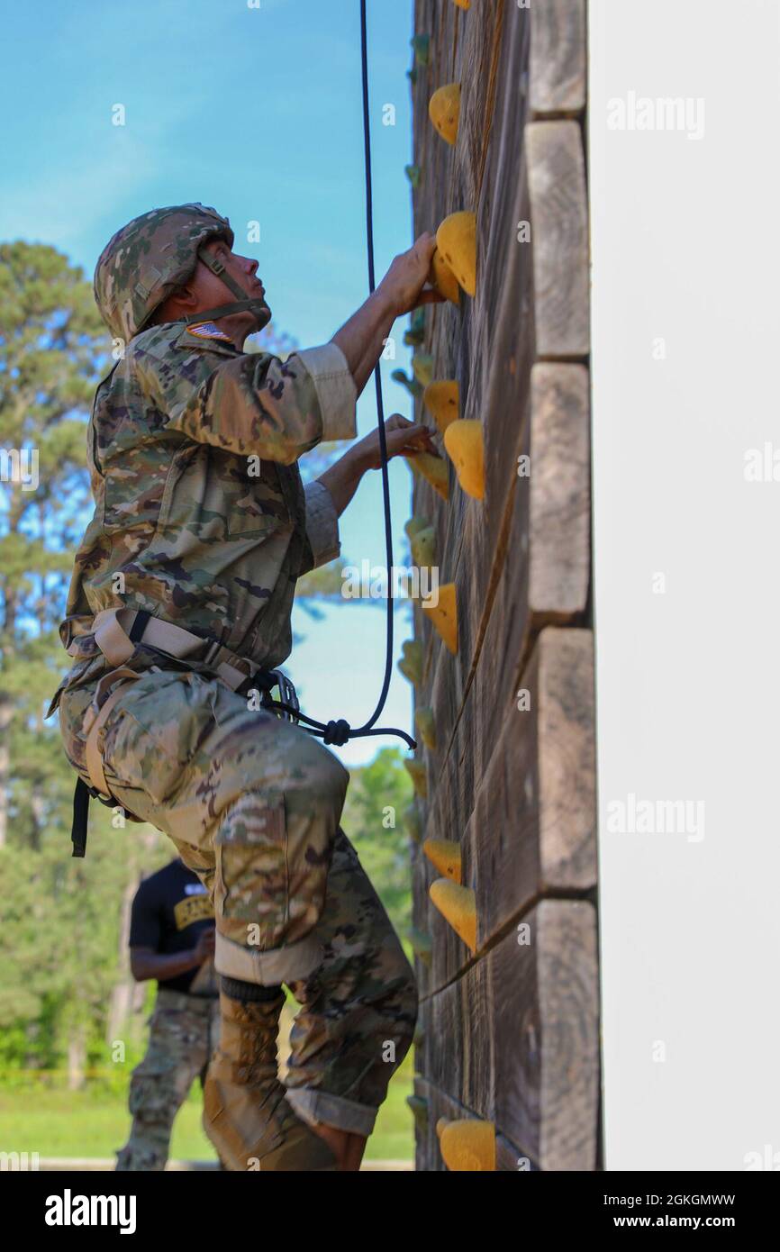 Gunnery Sgt. Joshua Kovar of the Army Ranger Training Brigade Team ...
