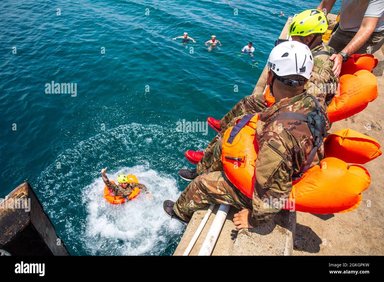 U.S. Army and Air Force members assigned to Joint Task Force-Bravo ...