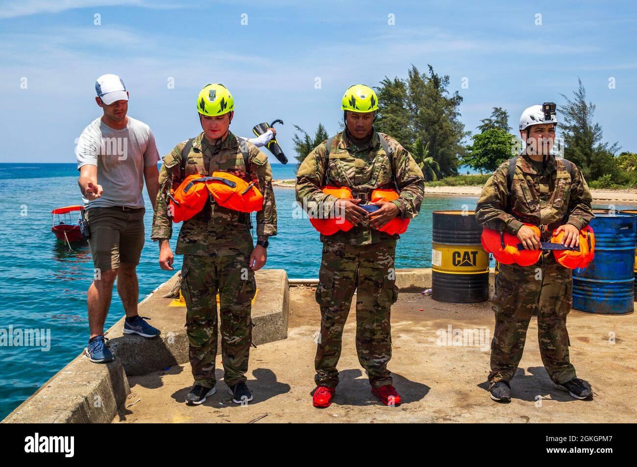 U.S. Army and Air Force members assigned to Joint Task Force-Bravo ...