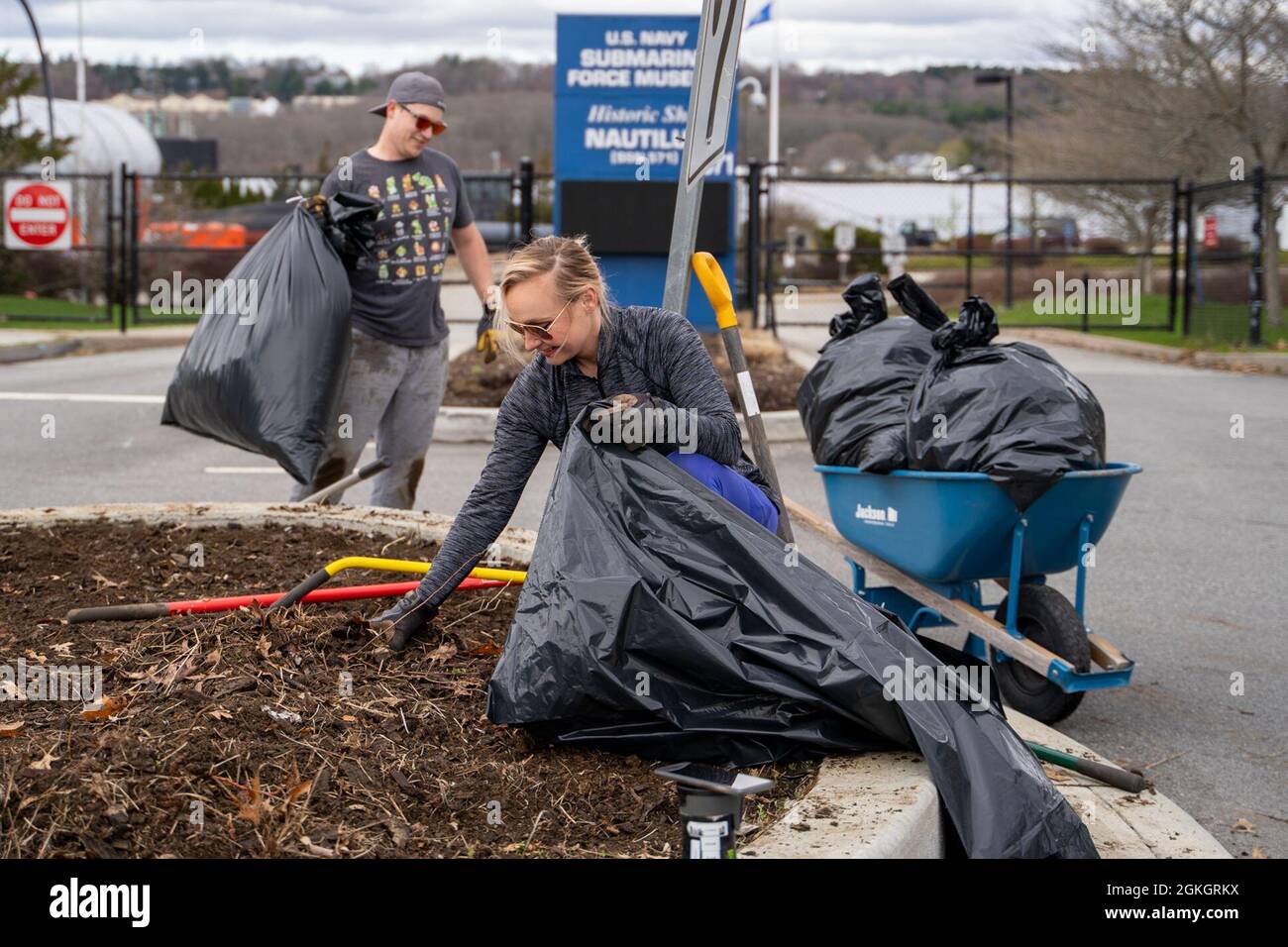210417-N-EJ843-0001 GROTON, Conn. (April 17, 2021) Lt. Derek Simons, a ...
