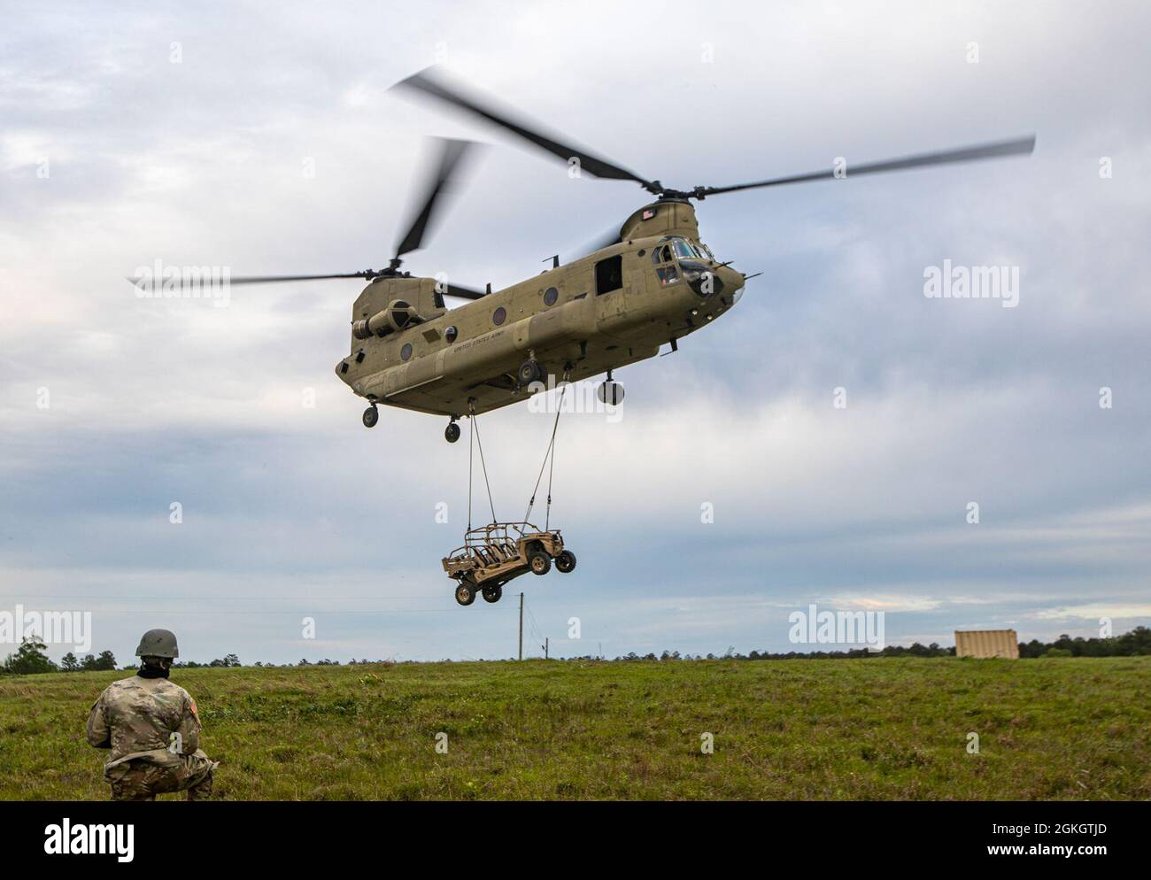 Soldiers with Company B, 1st Battalion, 111th Aviation Regiment ...