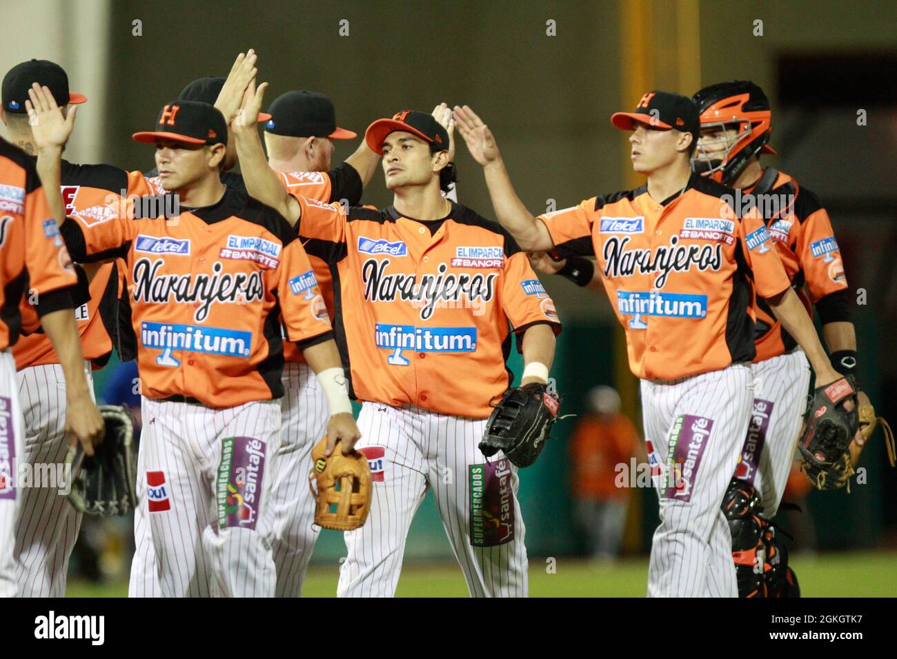 Luis Borquez, Jesse Gutierrez y Jason Urquidez festejan triunfo de ...