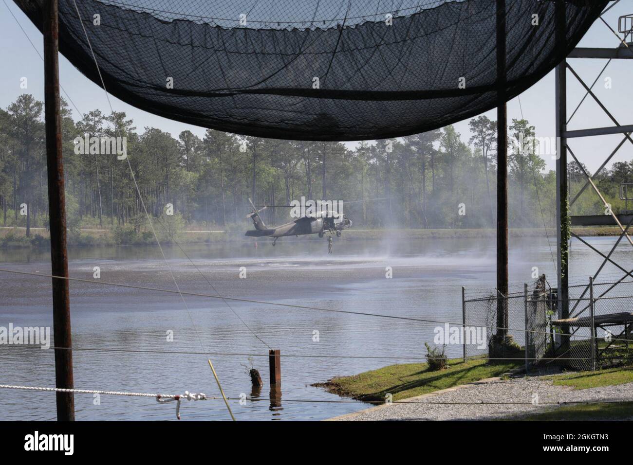 U.S. Army Rangers drop into Victory Pond in the 2021 Best Ranger ...