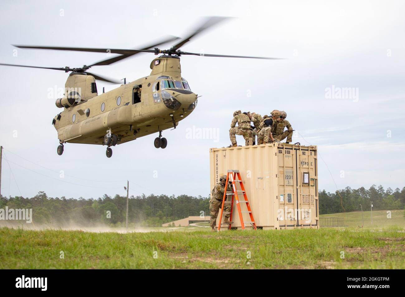 Soldiers with Company B, 1st Battalion, 111th Aviation Regiment ...