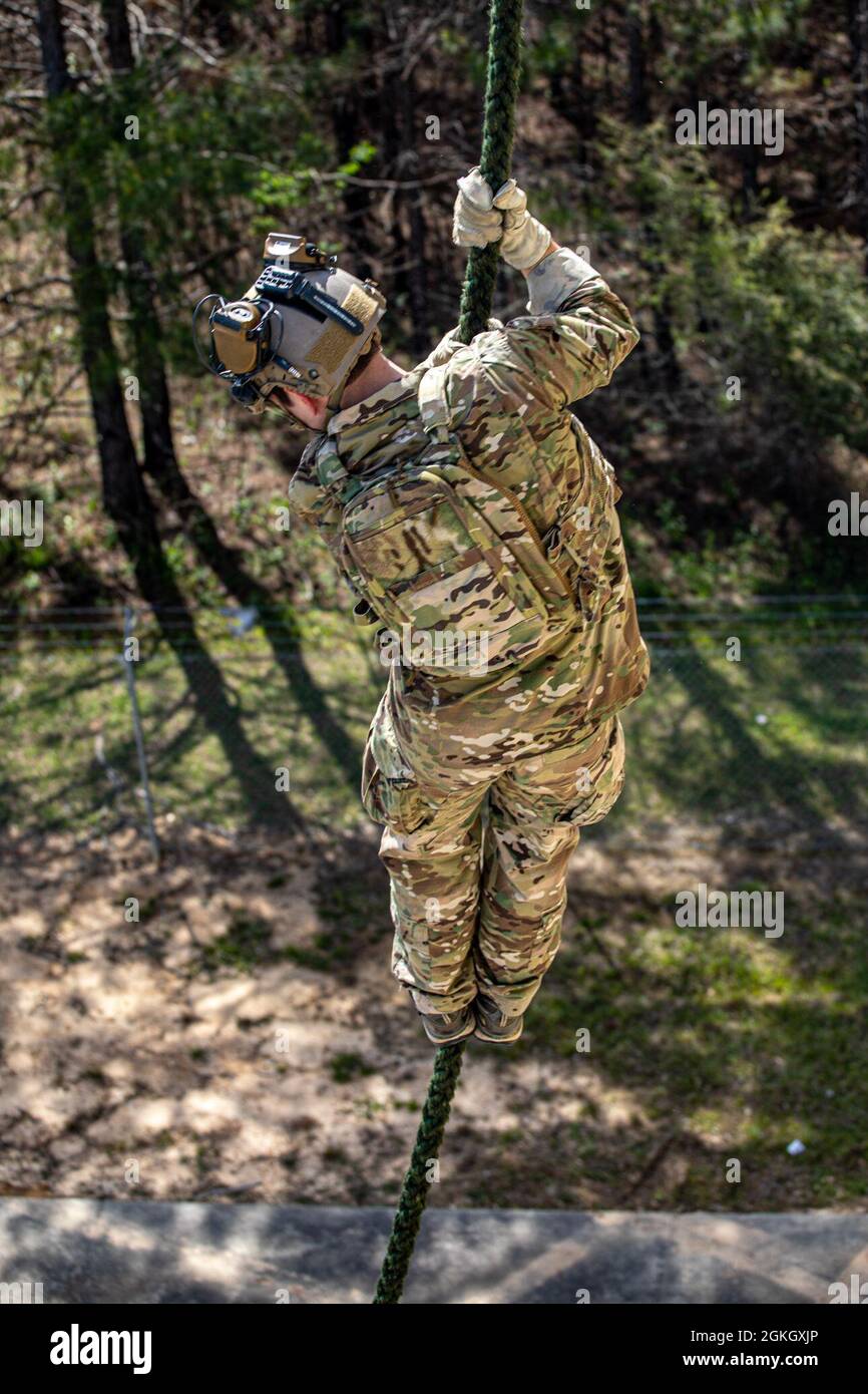 Soldiers with 2d Battalion, 20th Special Forces Group, Mississippi ...