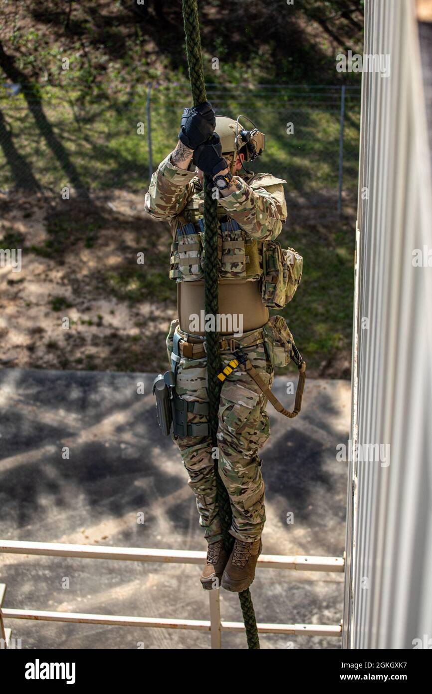 Soldiers with 2d Battalion, 20th Special Forces Group, Mississippi ...