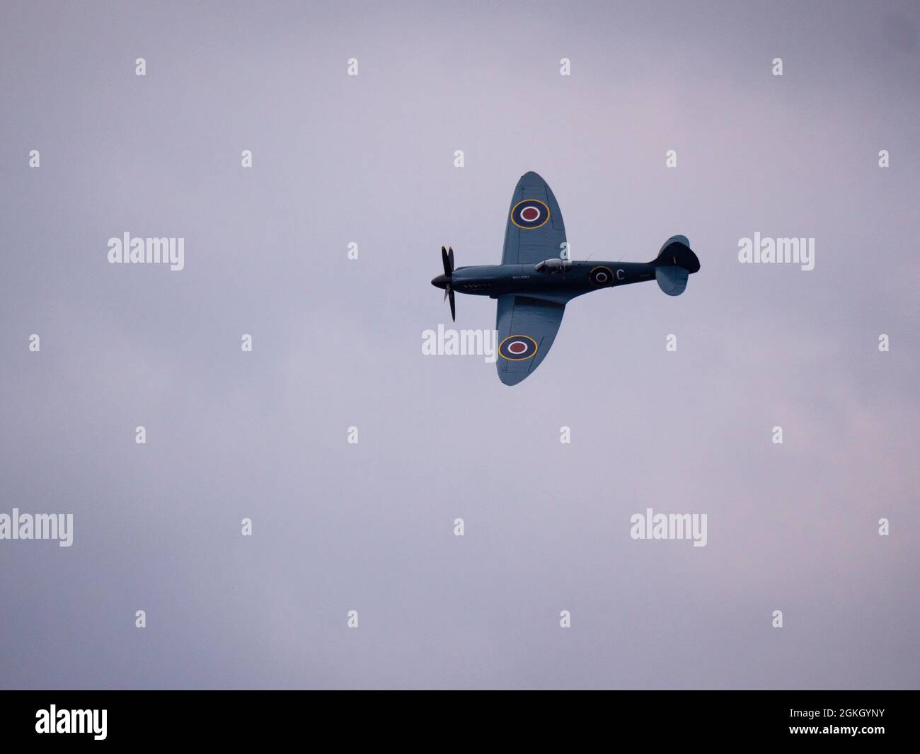 Spitfire in flight hi-res stock photography and images - Alamy