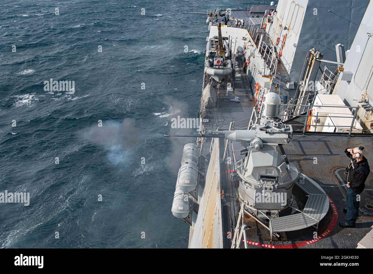 Winston churchill with gun hi-res stock photography and images - Alamy