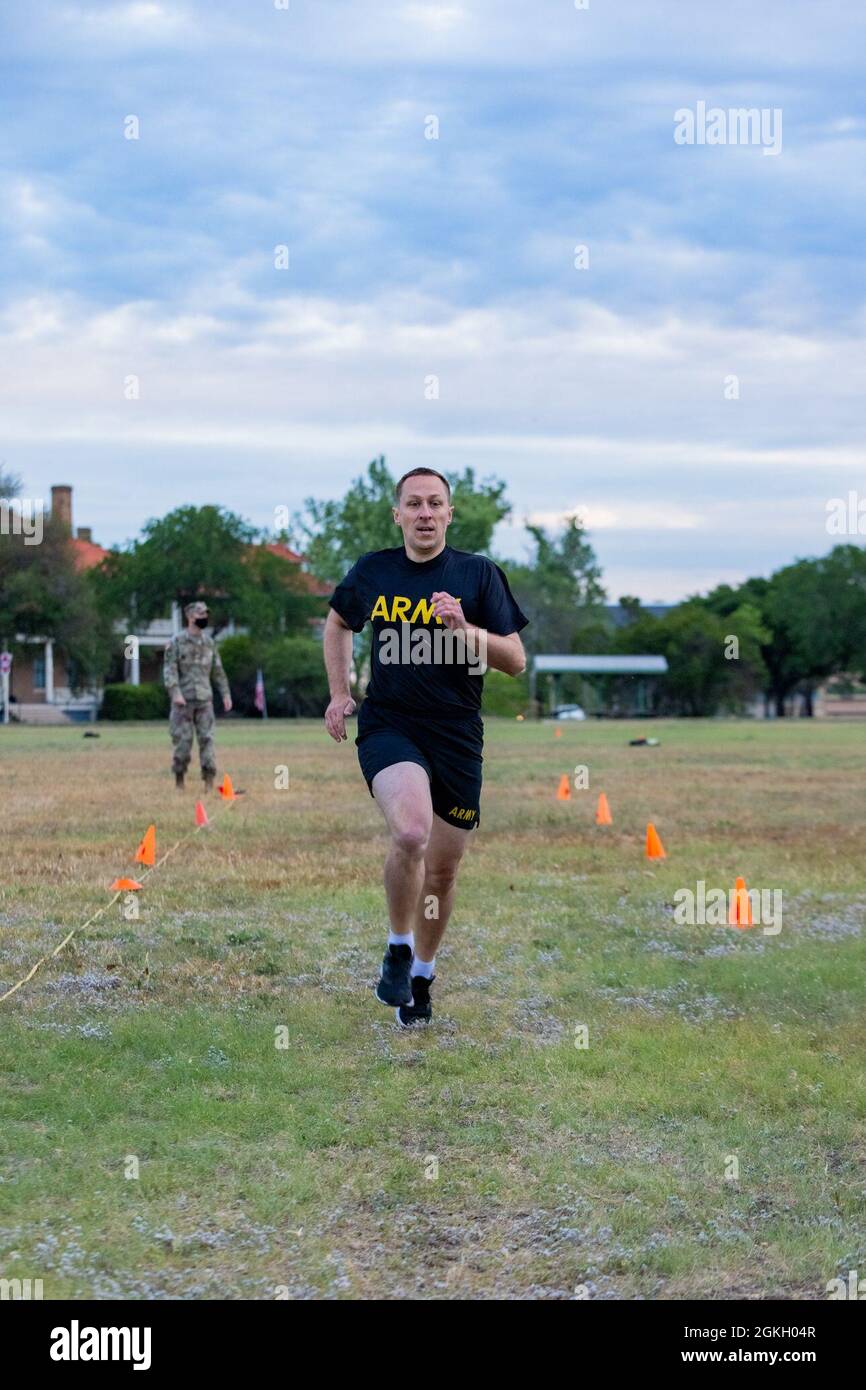 A U.S. Soldier, assigned to U.S. Army North (ARNORTH), sprints to ...