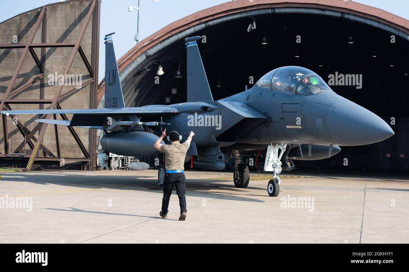 Airman 1st Class Peter Cha, 48th Aircraft Maintenance Squadron crew ...