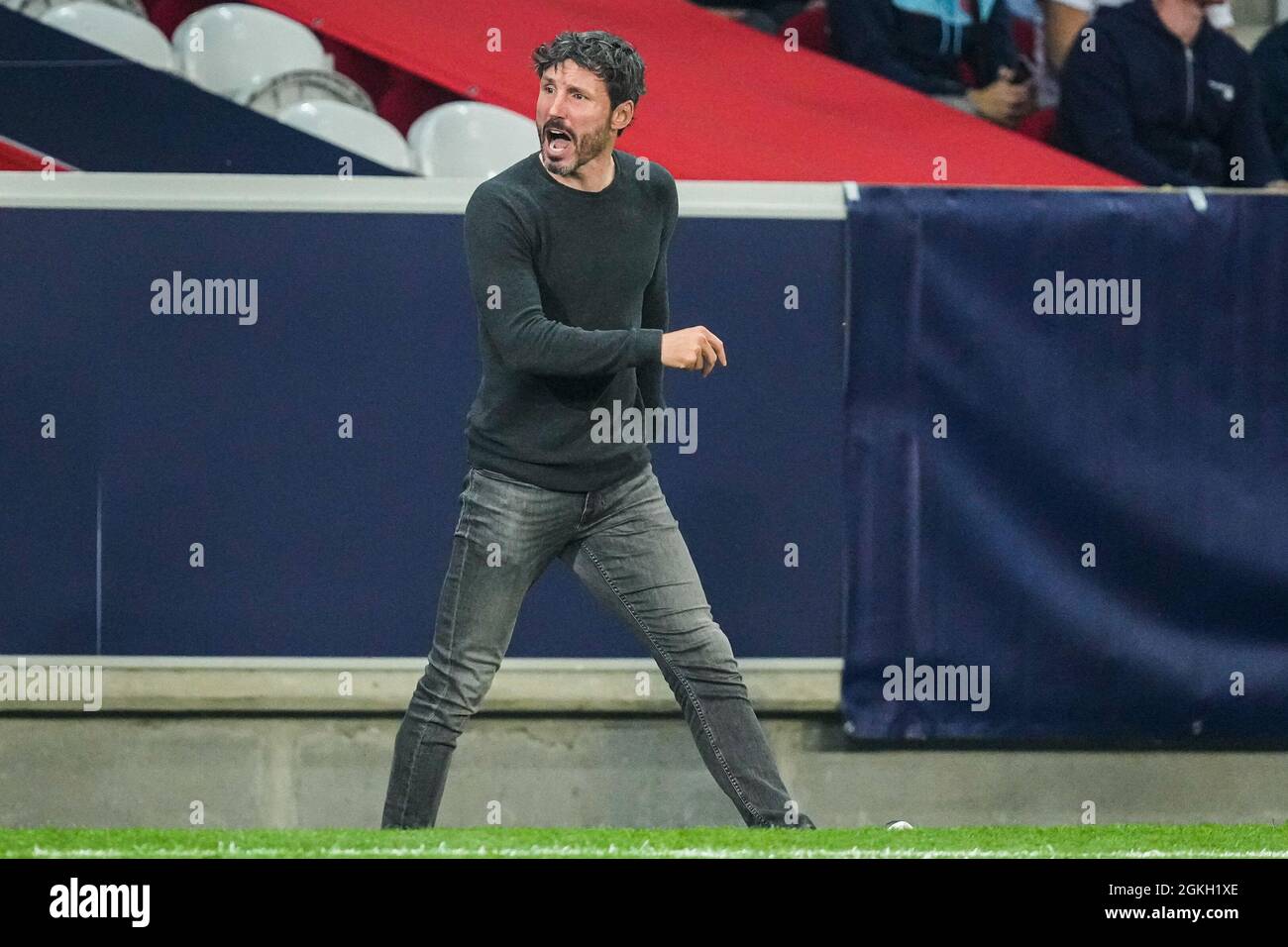LILLE, FRANCE - SEPTEMBER 14: Coach Mark van Bommel of VfL Wolfsburg ...