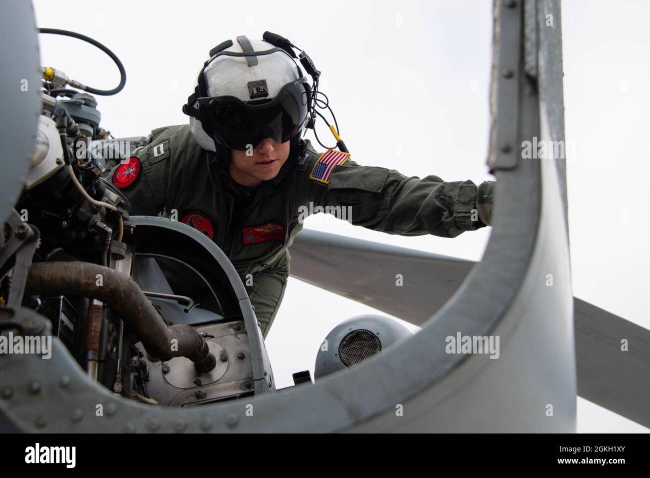 210420-N-UM741-1030 SAN DIEGO pr. 20, 2021) Lt. Sara Blake, a pilot ...