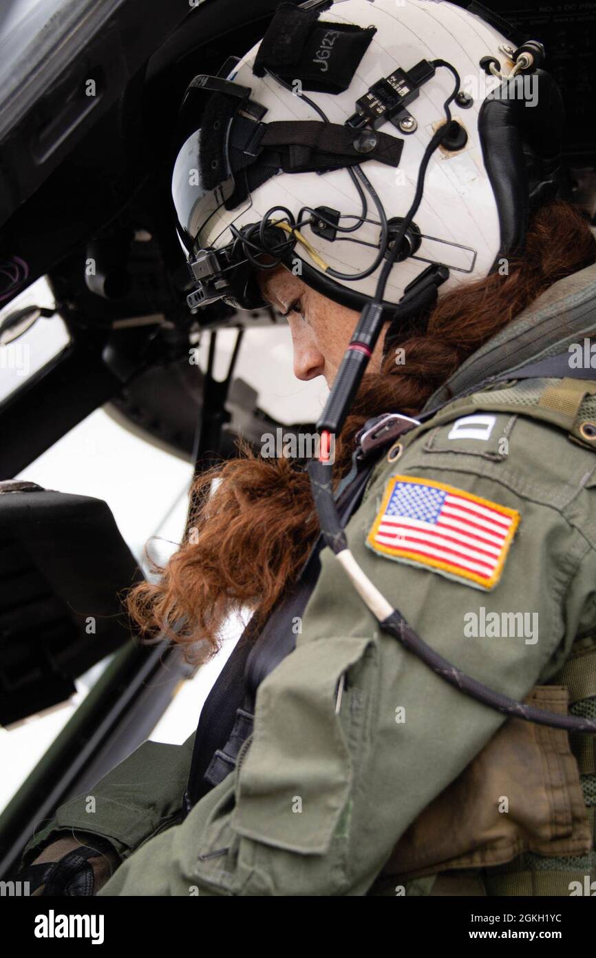 210420-N-UM741-1123 SAN DIEGO pr. 20, 2021) Lt. Jessica Grupp, a pilot ...