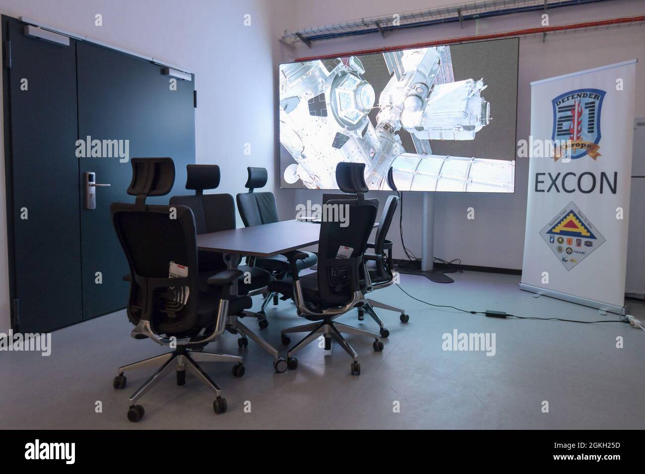 Photo shows a mobile 130" LED-Full HD display, provided by Training ...