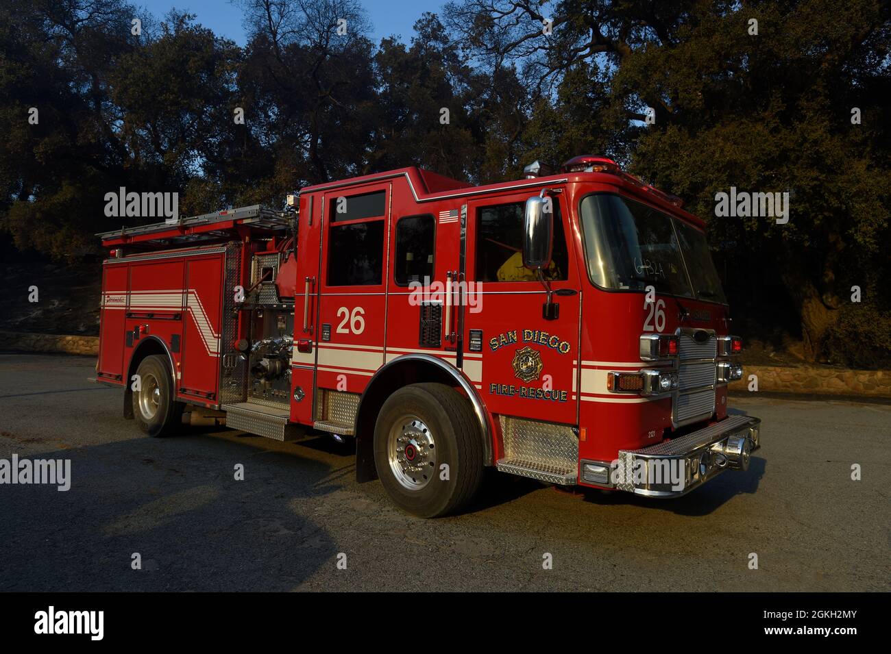 San Diego Fire-Rescue Engine 26 responding to a burning structure ...