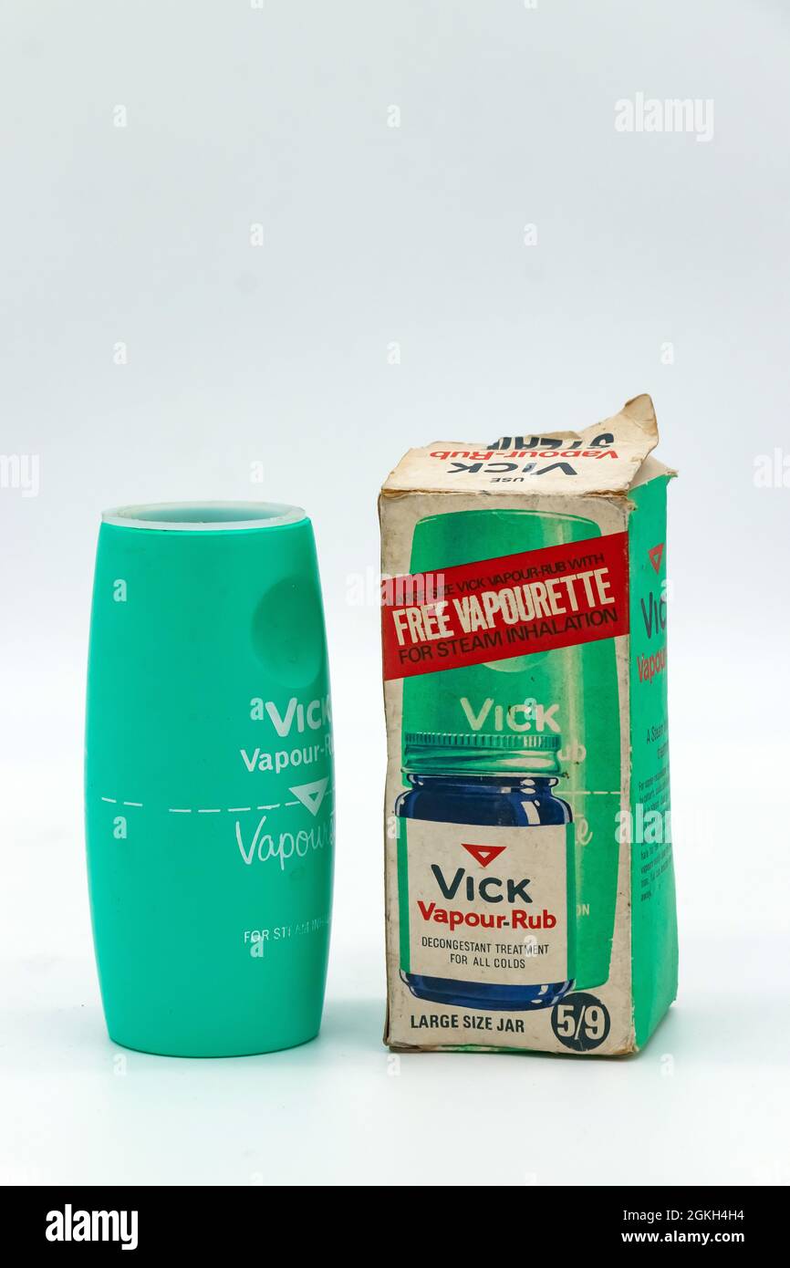 Vicks vapour rub plastic inhaler vapourette and 1960s cardboard ...