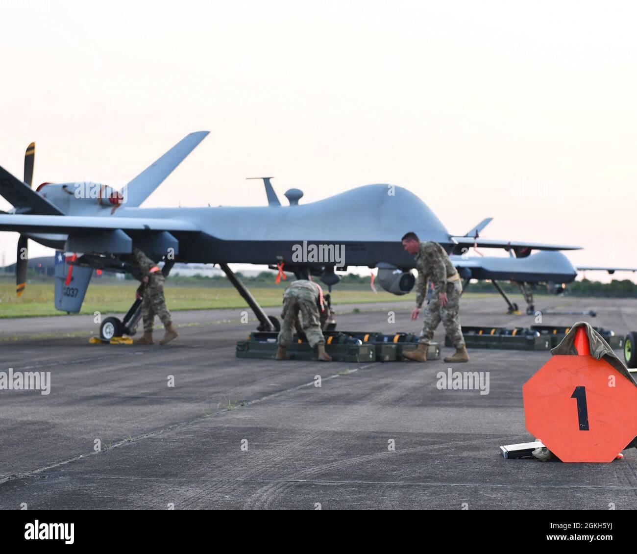 Members of the 147th Attack Wing Aircraft Maintenance Sqaudron prepare ...