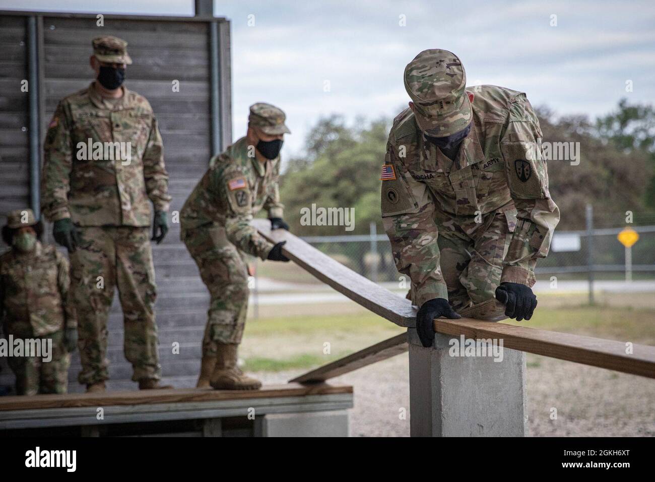 U.S. Army Soldiers with the Army Reserve Sustainment Command, attempt ...