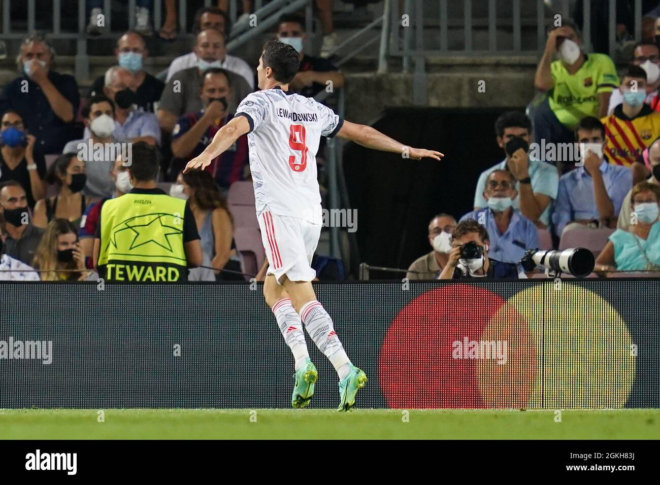 Robert Lewandowski celebrates after scoring the 0-3 during the UEFA ...