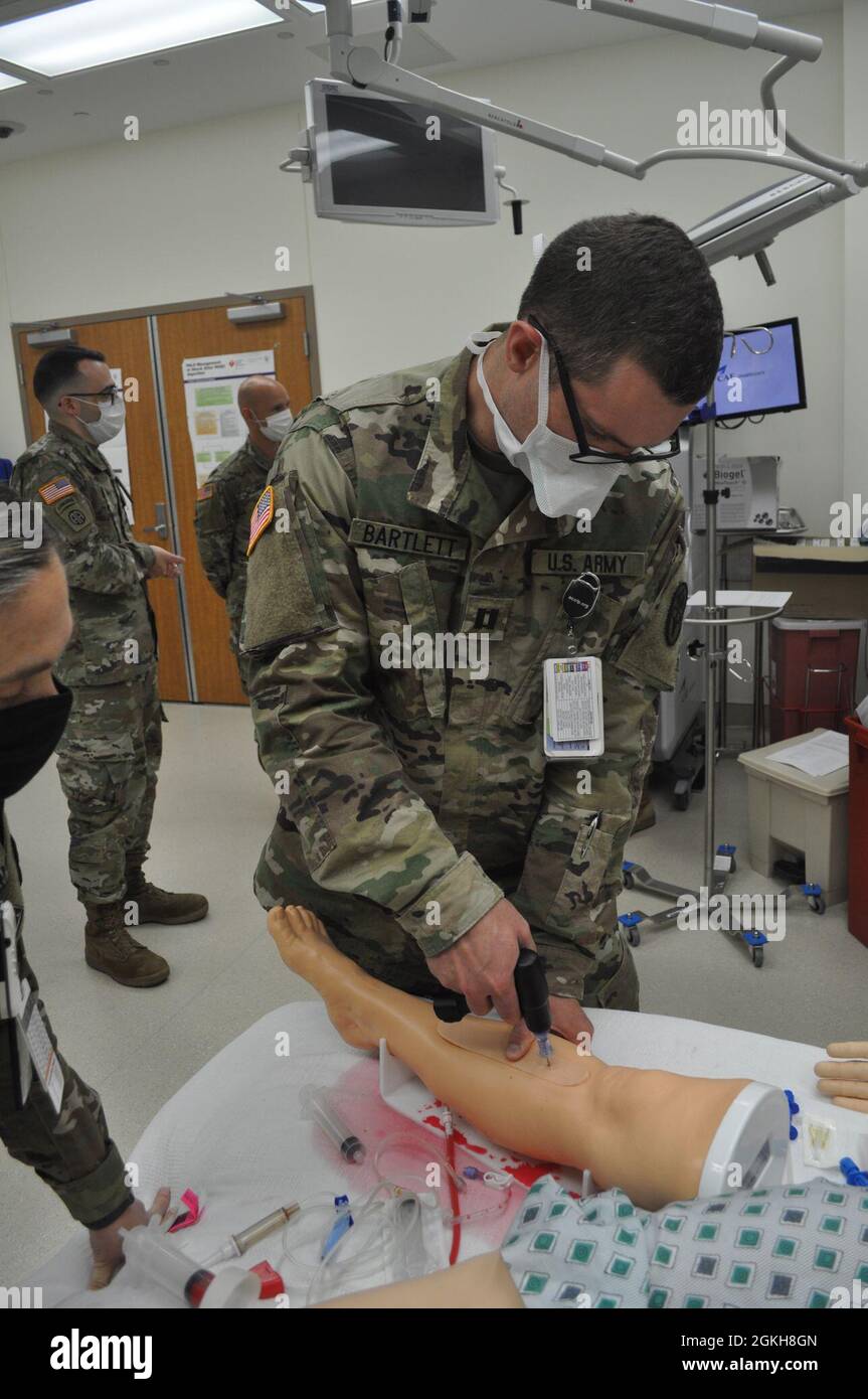 Intraosseous cannulation io hi-res stock photography and images - Alamy