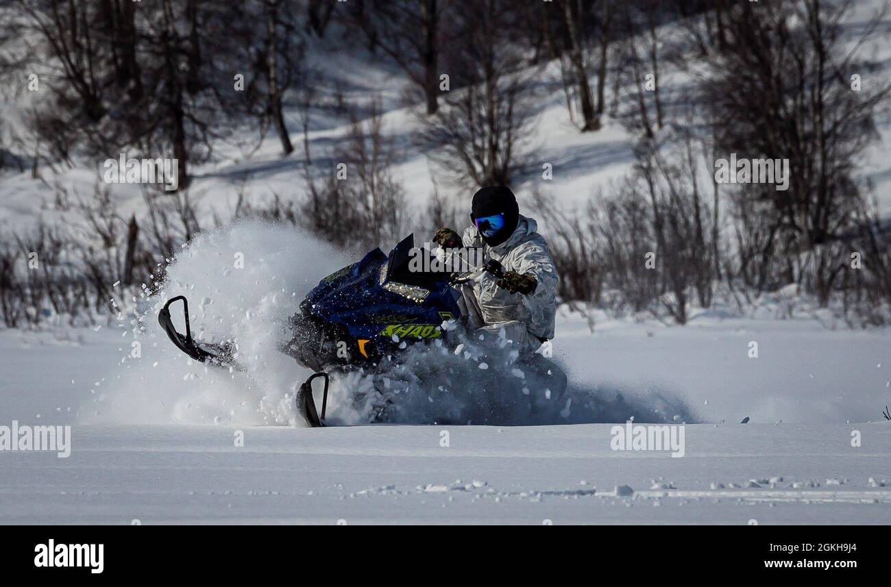 TALKEETNA, Alaska- A Green Beret with 1st Battalion, 1st Special Forces ...