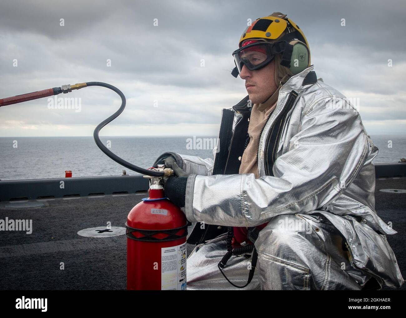 210422-N-DA693-1000 PACIFIC OCEAN (Apr. 22, 2021) Aviation Boatswain's ...