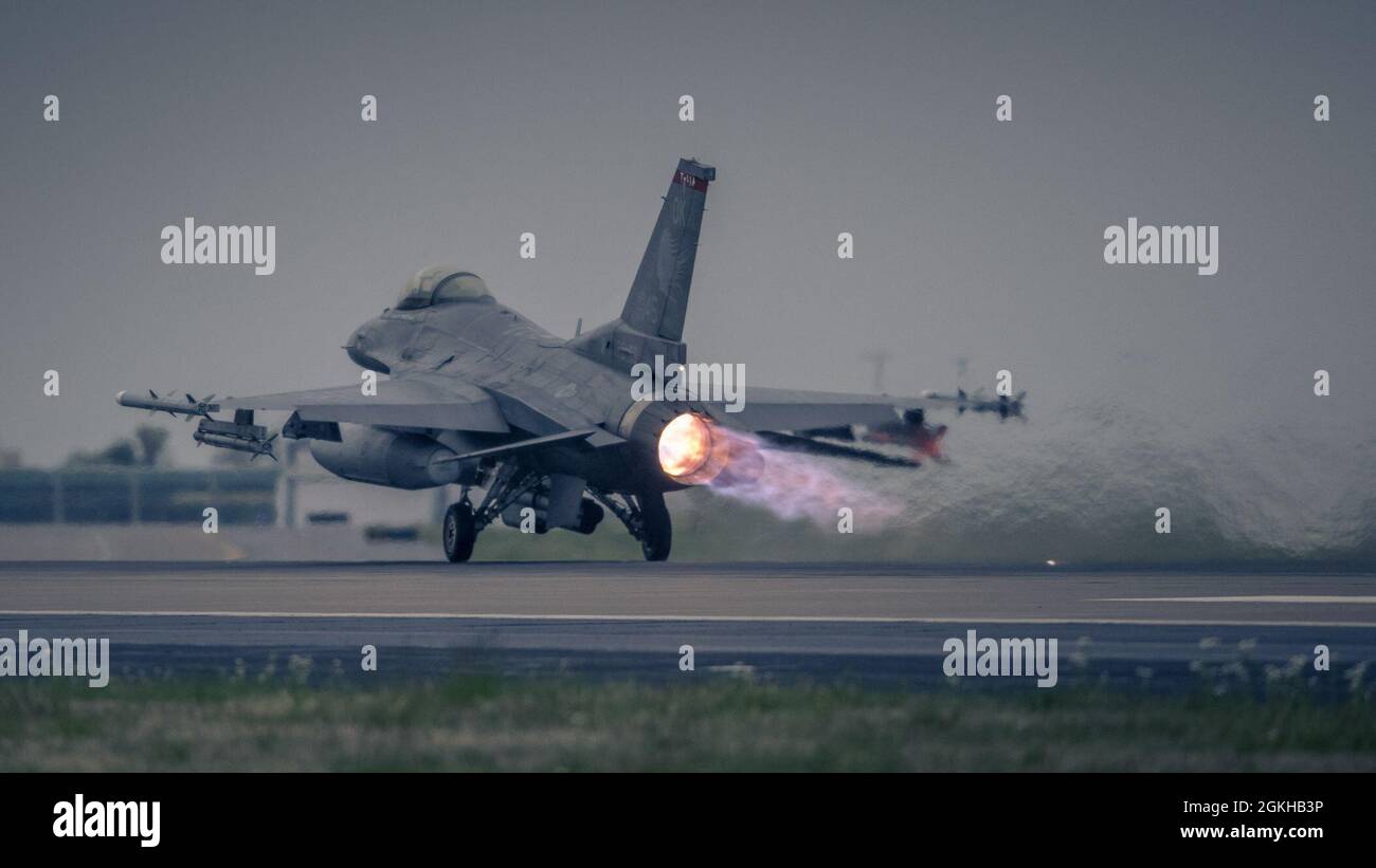 The 138th Fighter Wing conducts a week of night flying operations ...