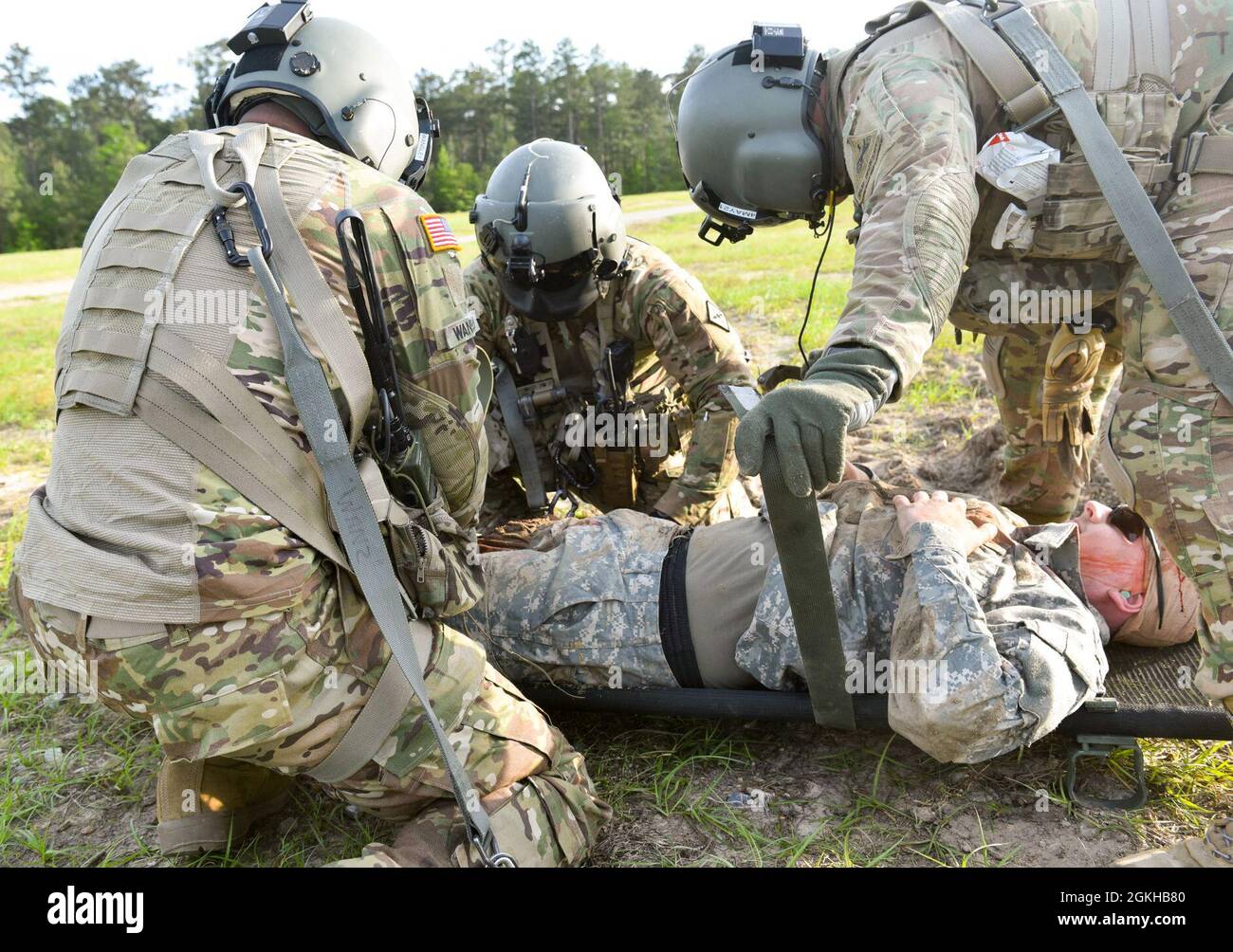 Soldiers with Company G, 3d Battalion, 238th Aviation Regiment ...